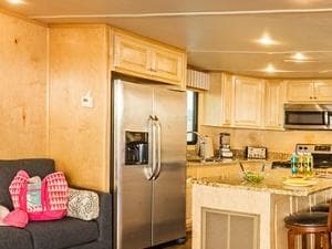 59-foot Wanderer Houseboat