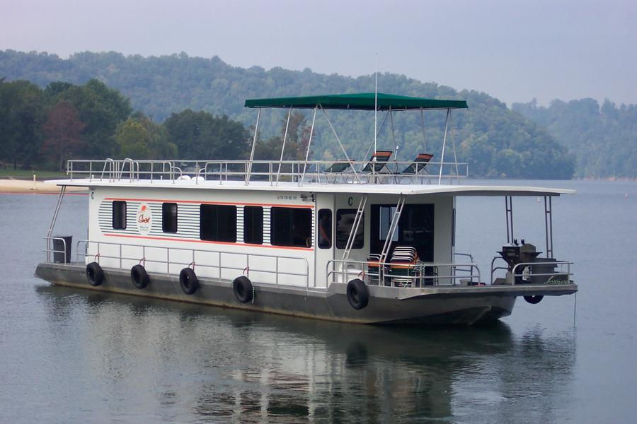 Learn More about the 65' Mid-Size Cruiser Houseboat