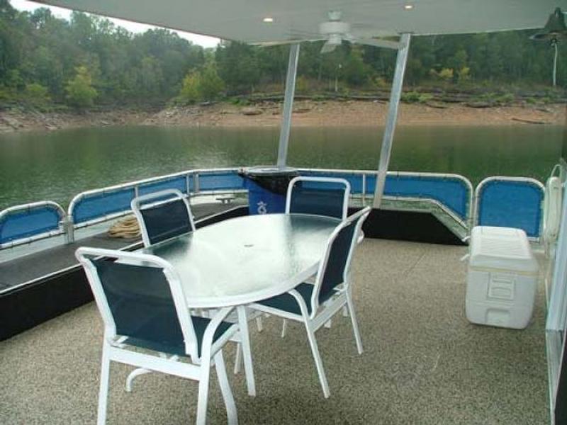 State Dock 950 “Luxury Cat” Houseboat