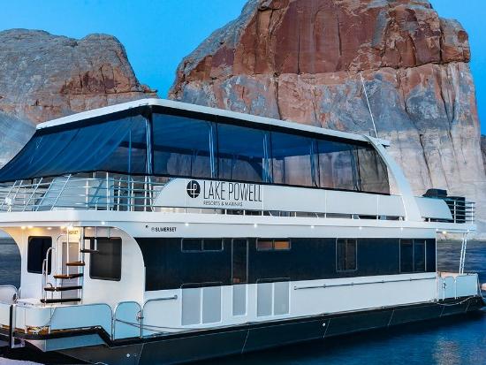 59-foot Wanderer Houseboat