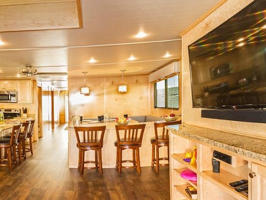 59-foot Wanderer Houseboat