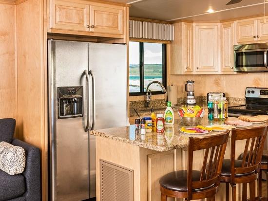 59-foot Wanderer Houseboat