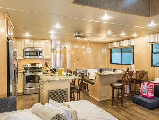 59-foot Wanderer Houseboat