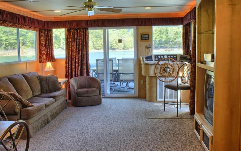 80-foot Horizon Yacht Houseboat