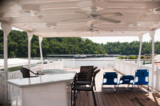 Blue Harbor Cottage Houseboat