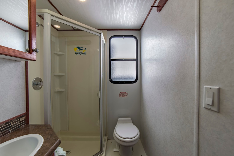 Luna Class Houseboat