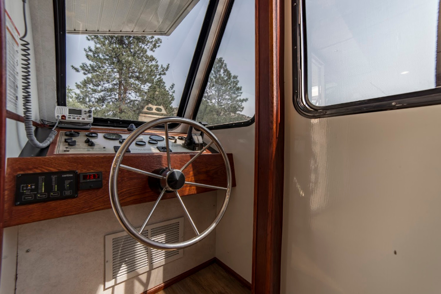 Luna Class Houseboat