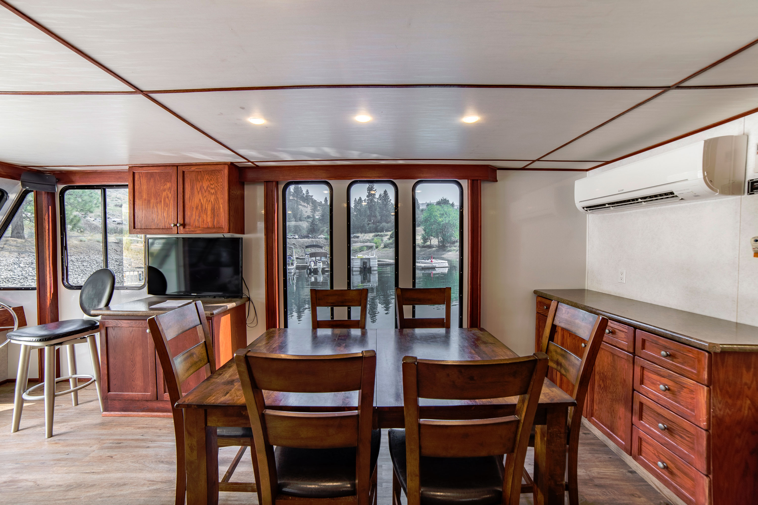 Luna Class Houseboat