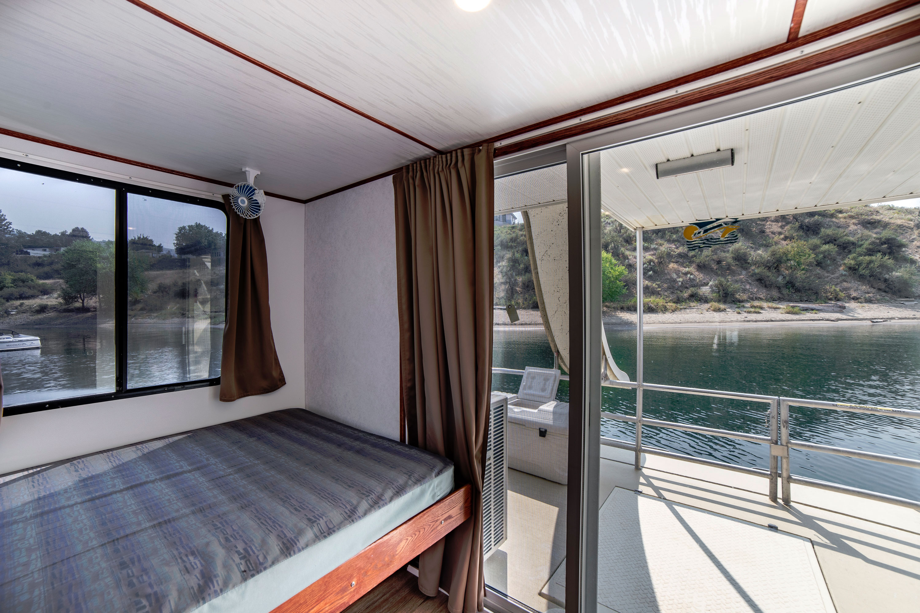 Luna Class Houseboat