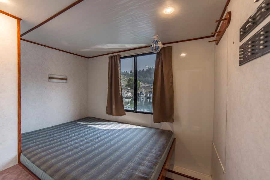 Luna Class Houseboat