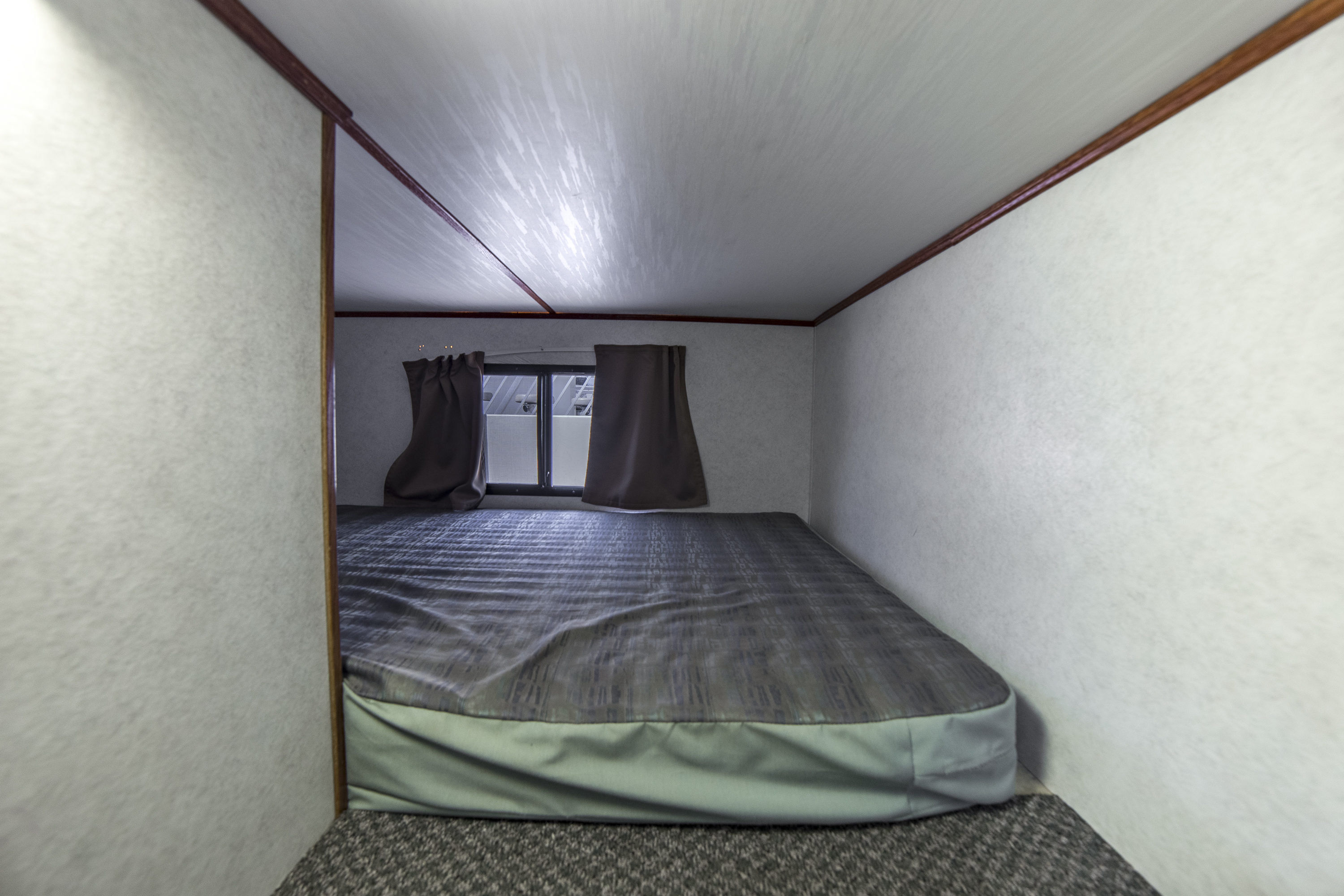 Luna Class Houseboat