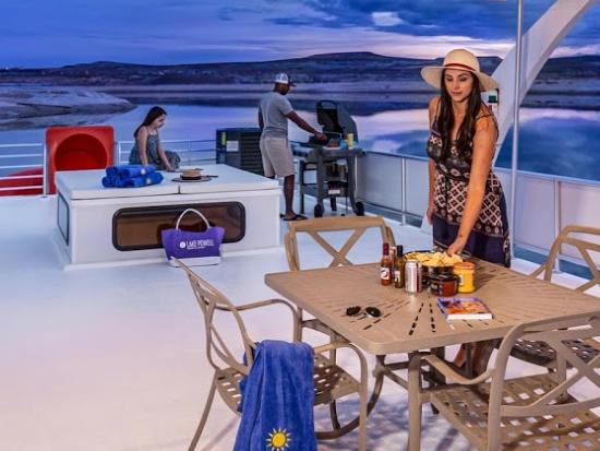 50-Nomad Houseboat Lake Powell