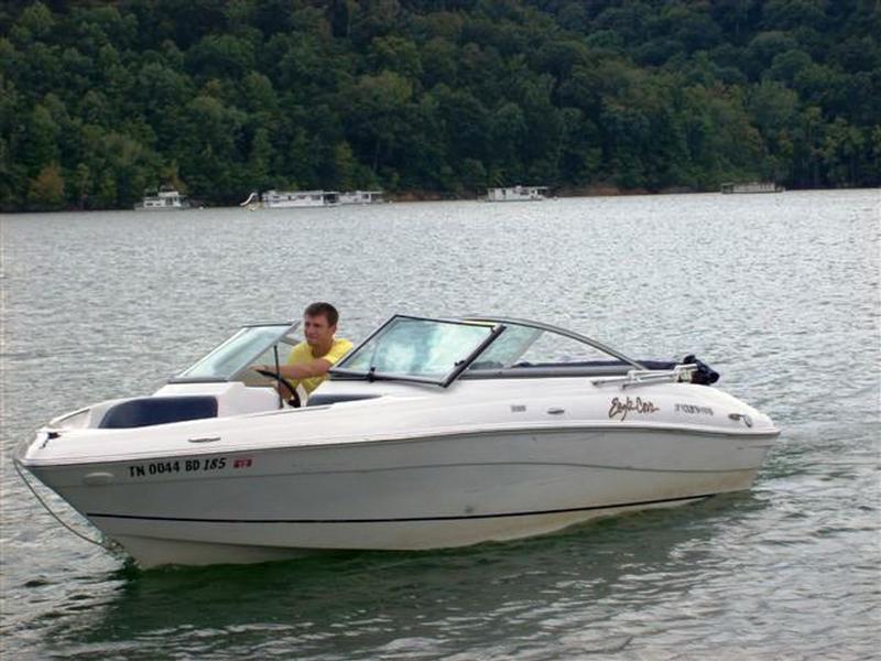 Four Winns Ski Boat