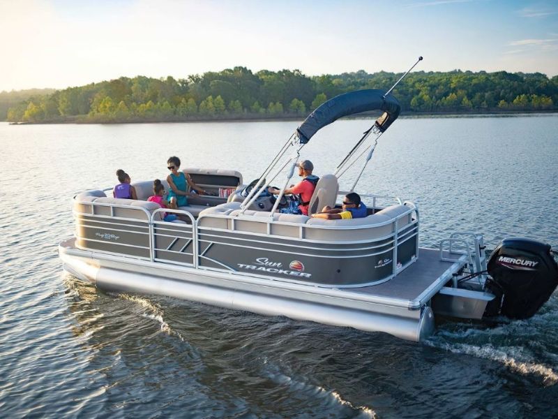 Suntracker Pontoon Boat